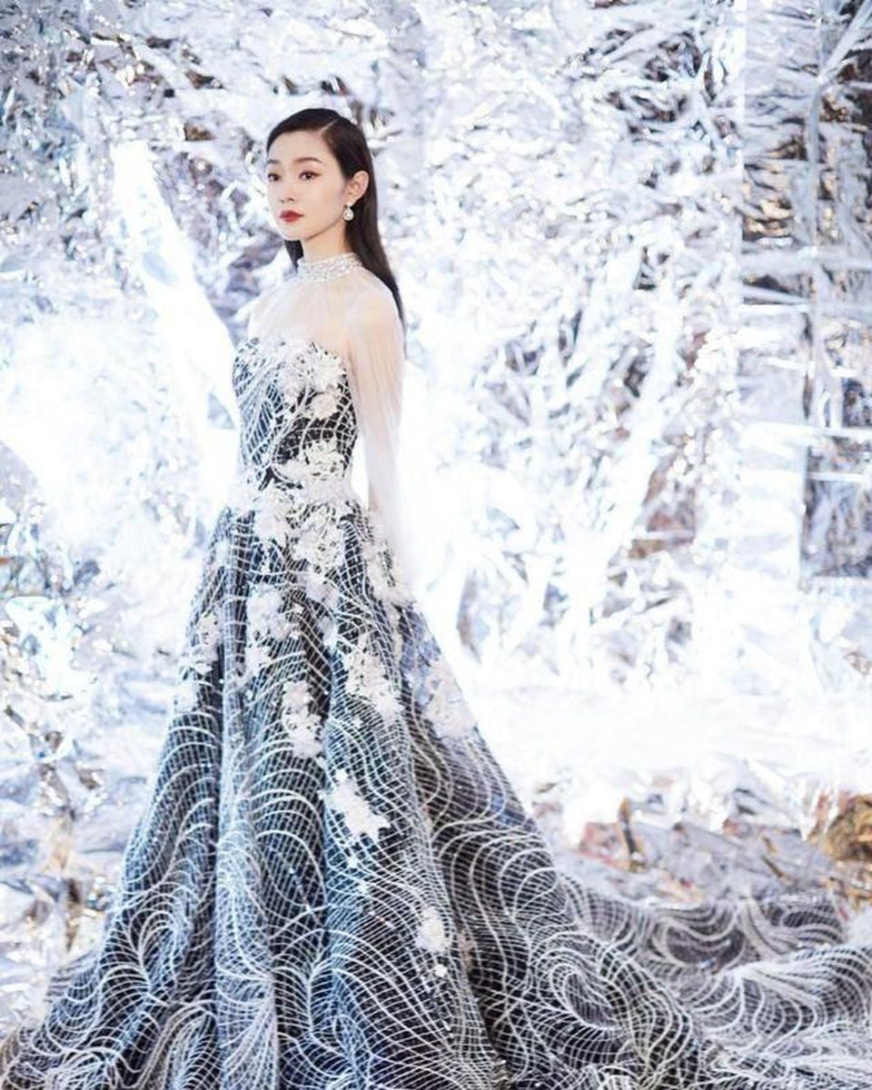 Song Yi's figure is really extraordinary. She looks thin and advanced ...