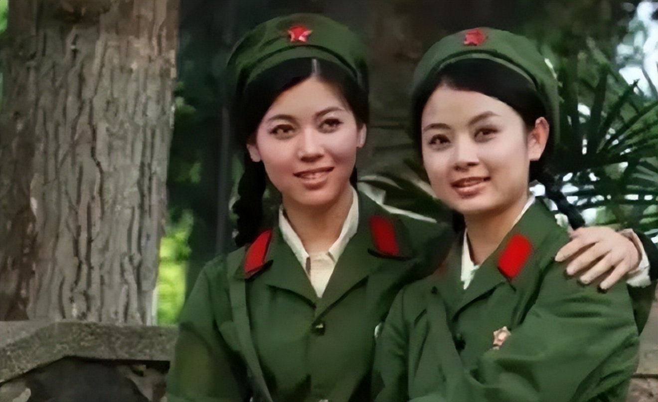 65-style military uniform and 07-style military uniform, who is more ...