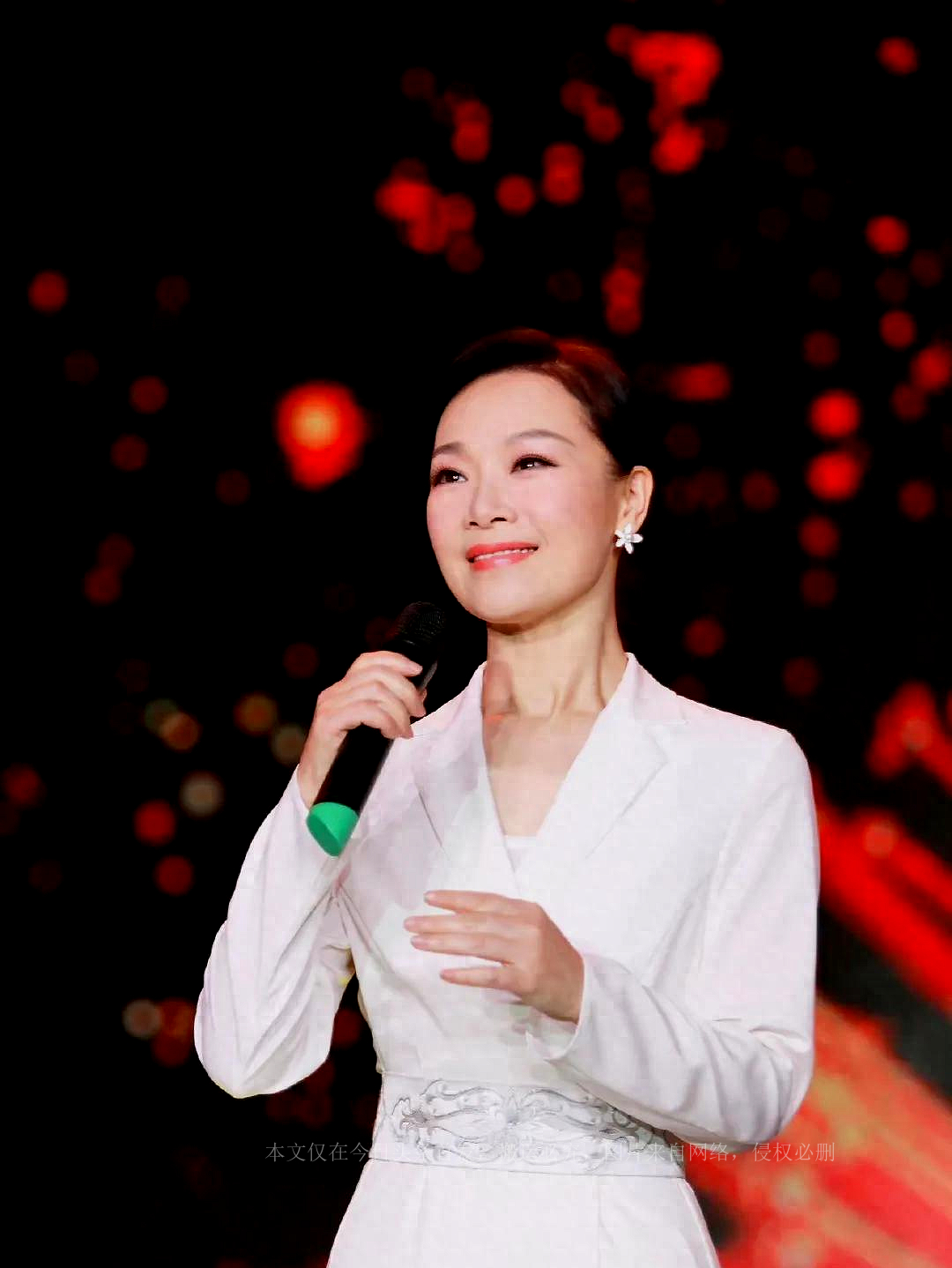 51-year-old singer Lu Wei: After breaking up with her boyfriend, she ...