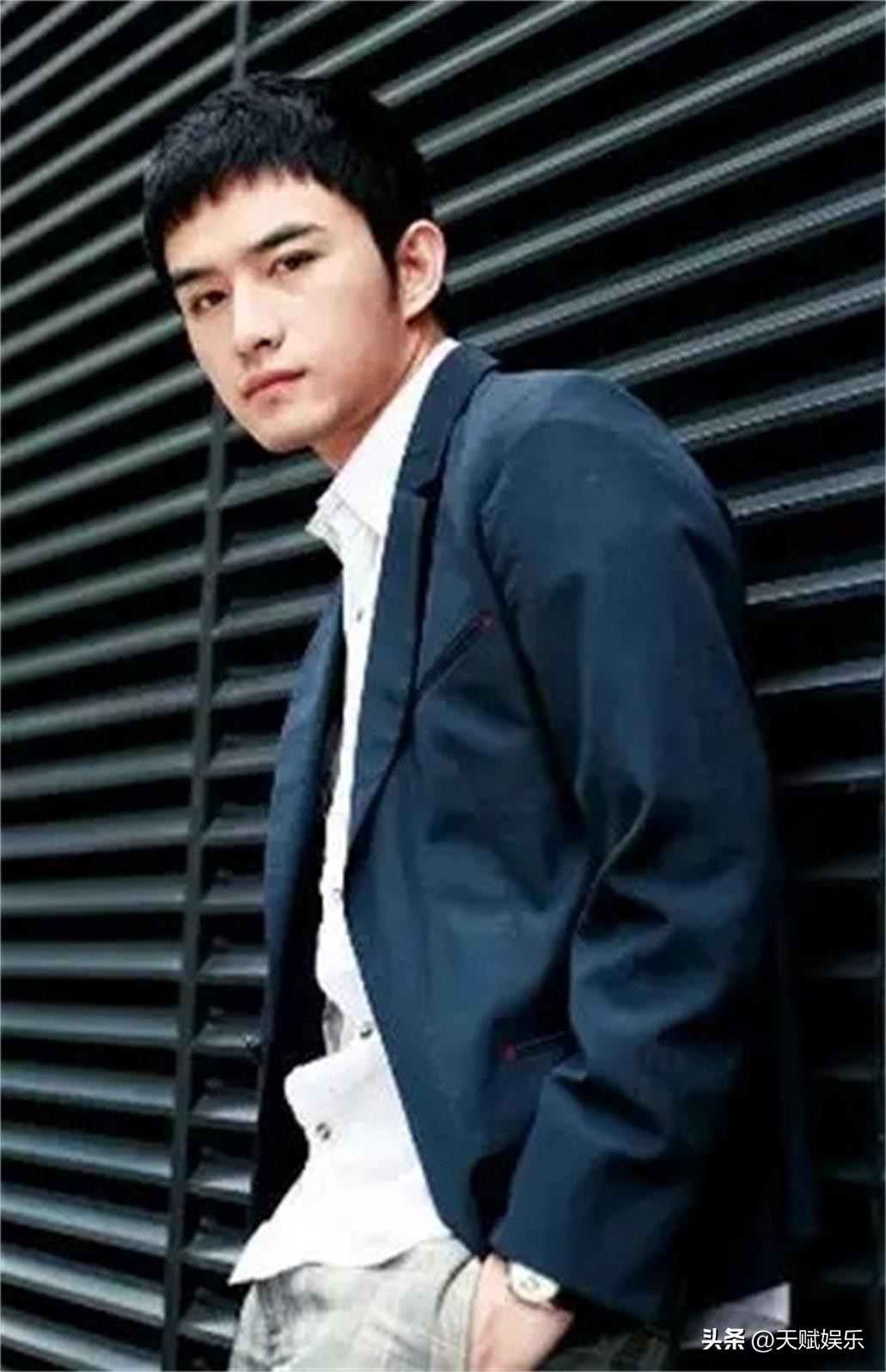 Zhang Xiaochen, the handsome actor who plays Yin Song in the TV series ...