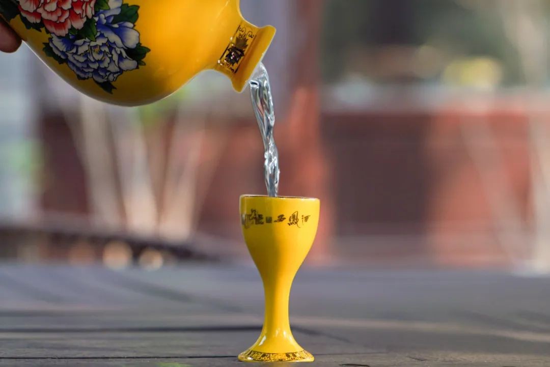 Xifeng wine followed the national trend, and the national flower ...