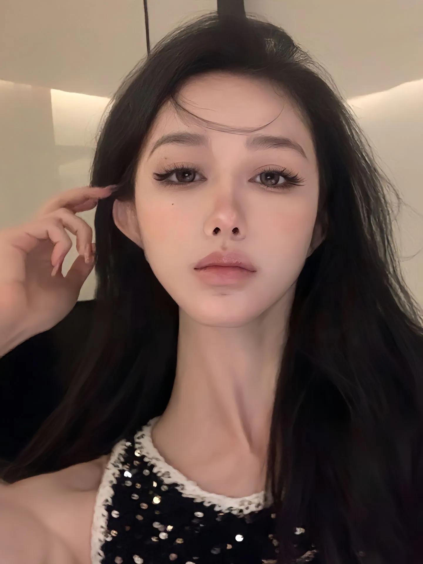 The lover's eye is the eighth ocean in the world. #world-weary makeup# ...