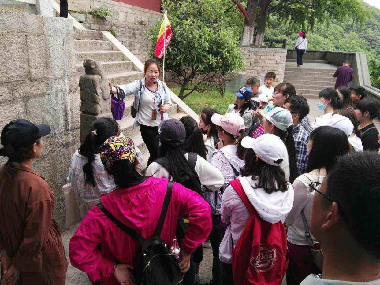 Those female tour guides look good and have a good income, why are most ...