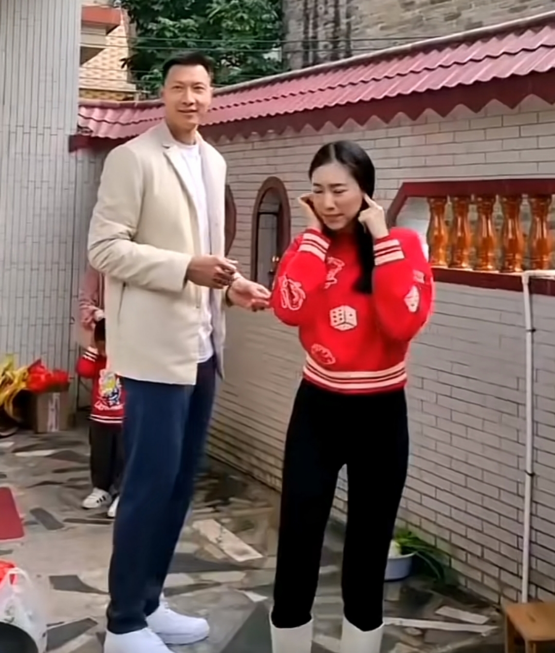 Xu Jie and his girlfriend went to the hometown of Ah Lian to play!His girlfriend appeared in the ...