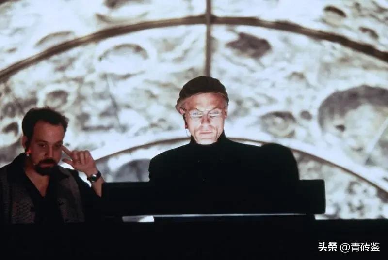 The dialogue structure in the movie "The Truman Show", revealing the ...