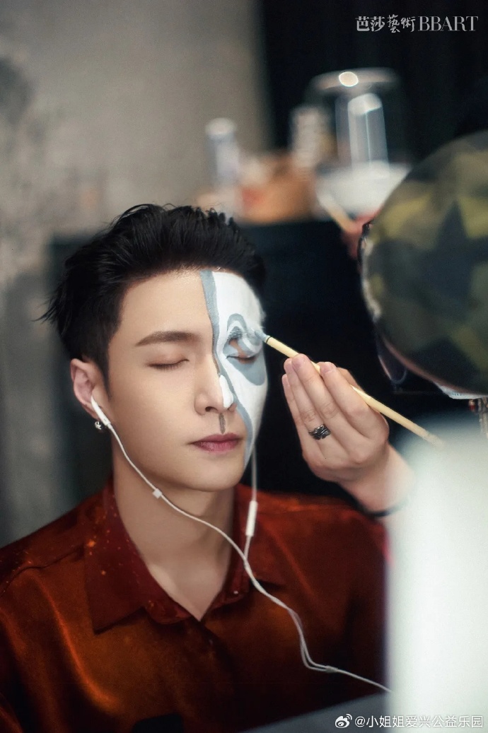 Zhang Yixing: I have a huge explosion news to be released immediately ...