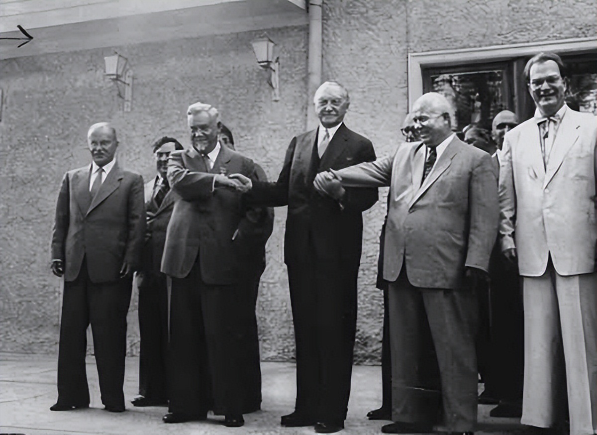 Suslov: The "Grey Cardinal" in the field of Soviet ideology - iNEWS