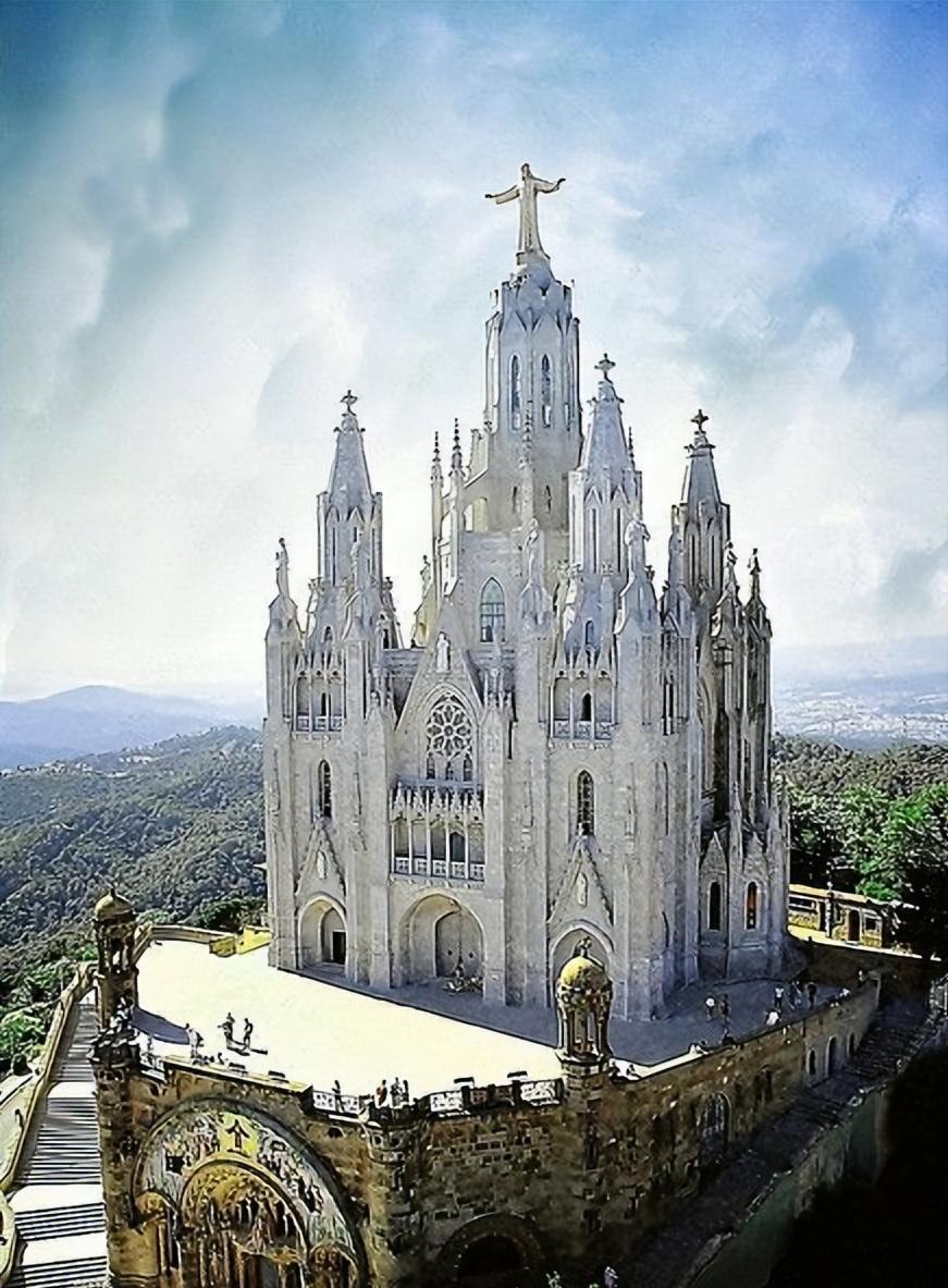 What are the characteristics of medieval Gothic architecture, and what ...