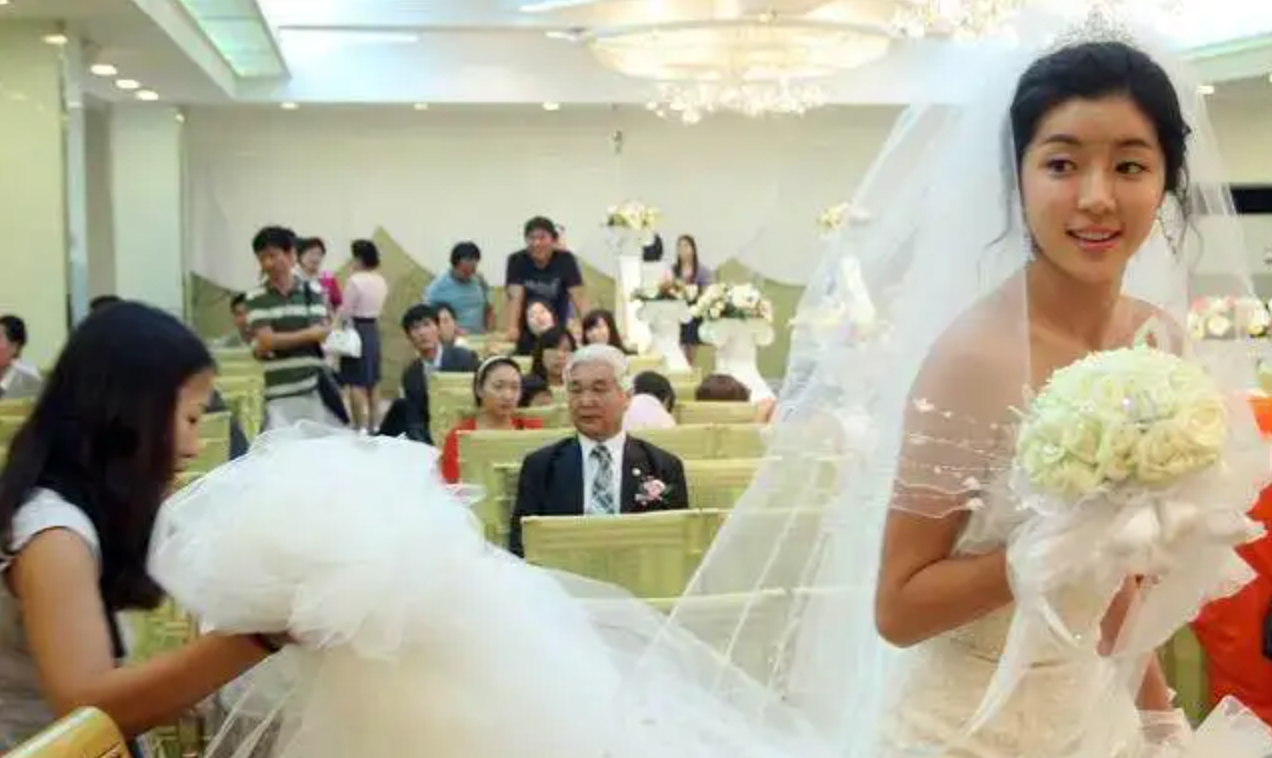 Li Lijuan, who adopted 118 orphans, is a loving mother on the bright ...