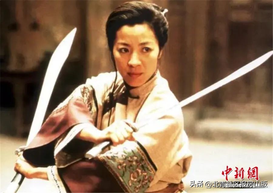 The first person of Chinese descent! Michelle Yeoh wins Oscar - iNEWS