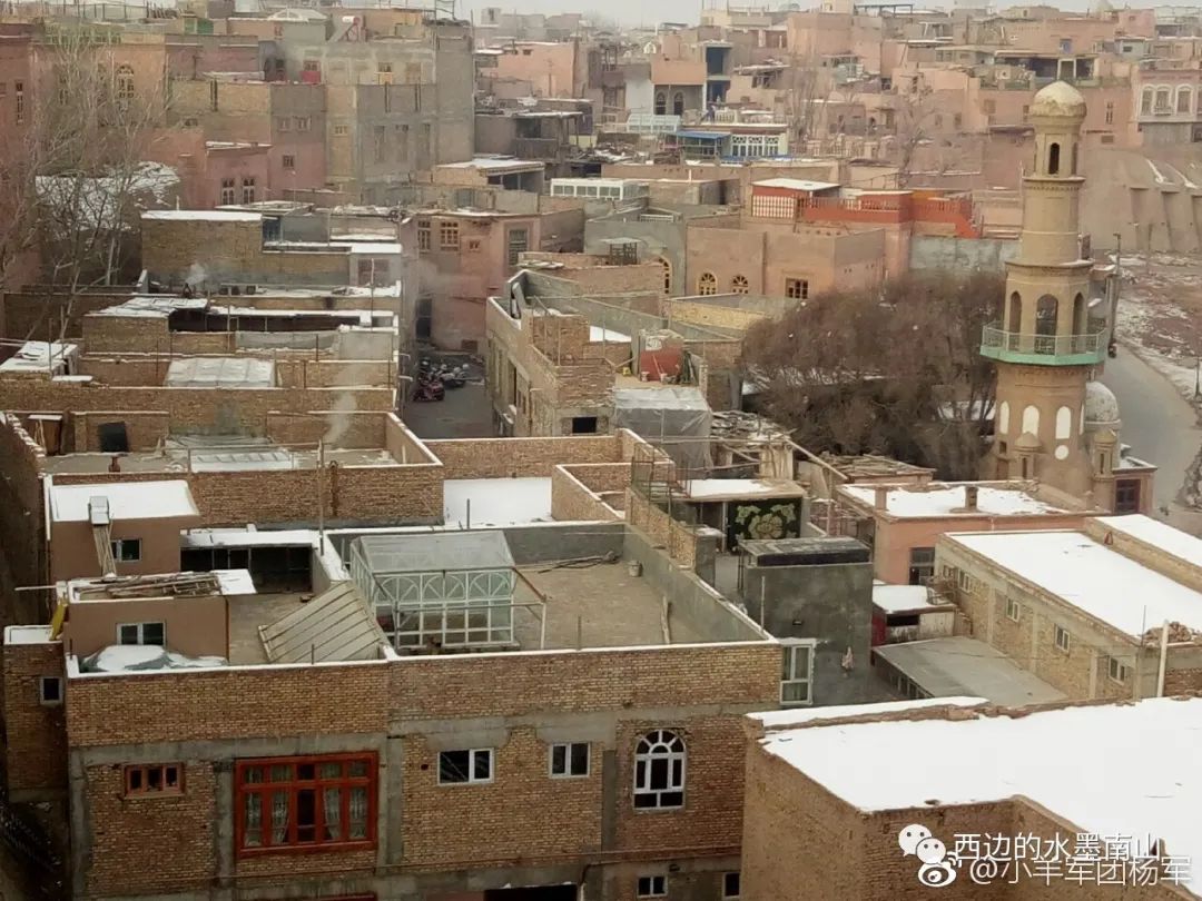 Is the Geng Gong Temple in the ancient city of Kashgar crowned and worn ...