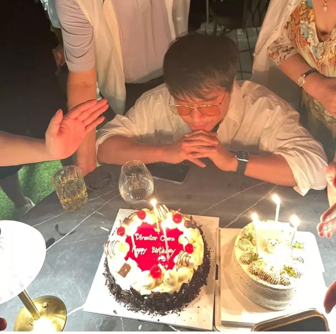 Chen Sicheng celebrated his 45th birthday in Thailand, took a group ...