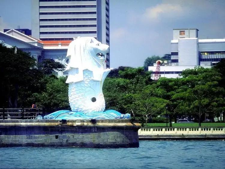 Talk about the famous caning in Singapore - iNEWS