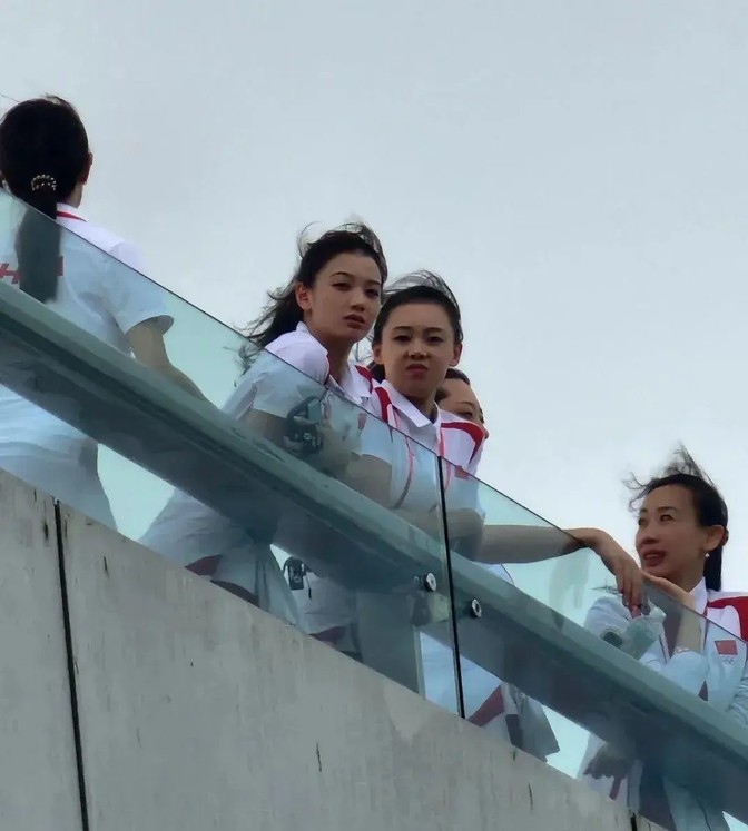 The porcelain doll is stunning! The gymnastics genius breaks the record ...