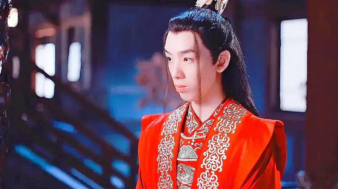 When she was young, she was small and exquisite, but she grew up with a ...