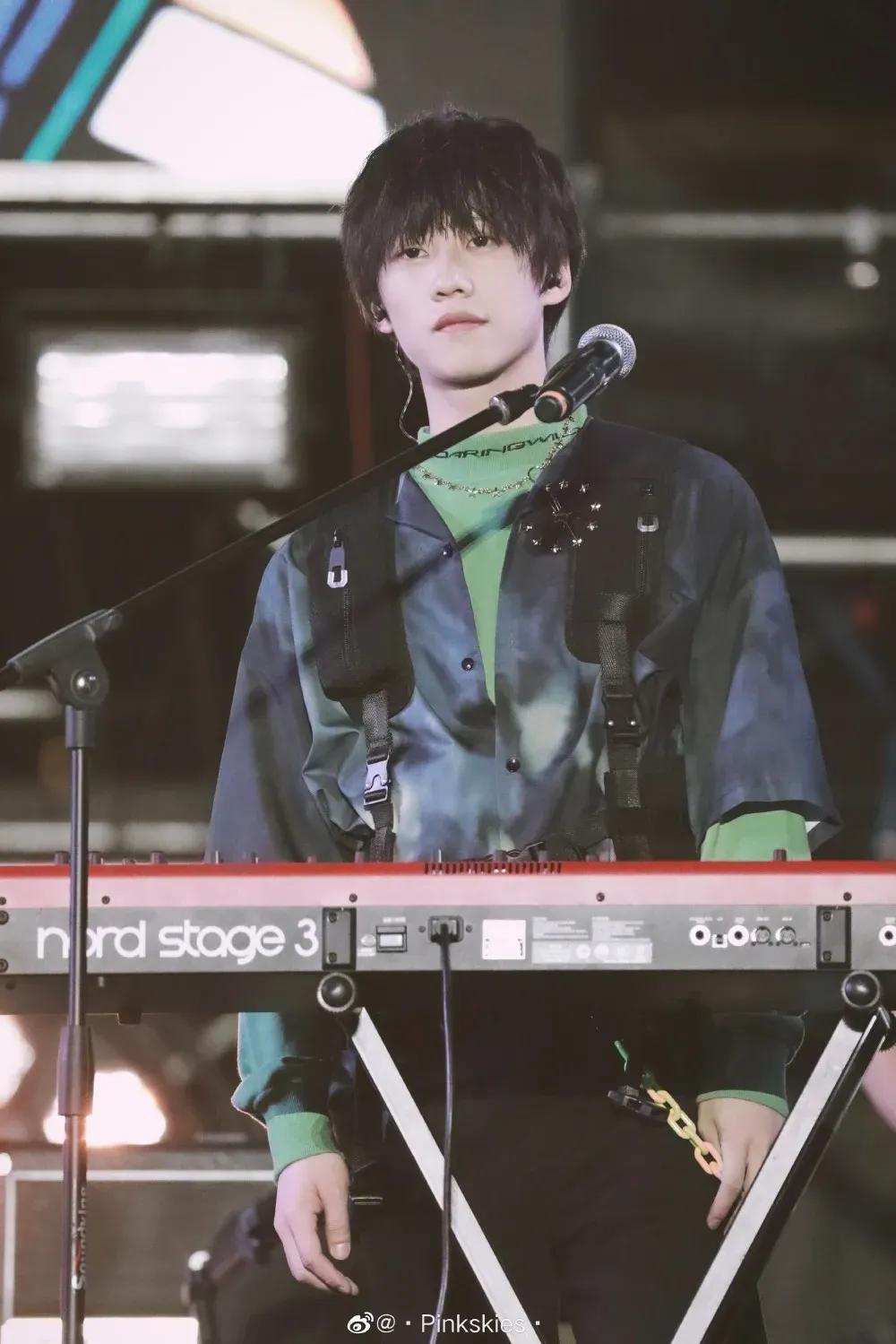 Netizens are hotly discussing Li Runqi's breakup behavior, taking stock ...