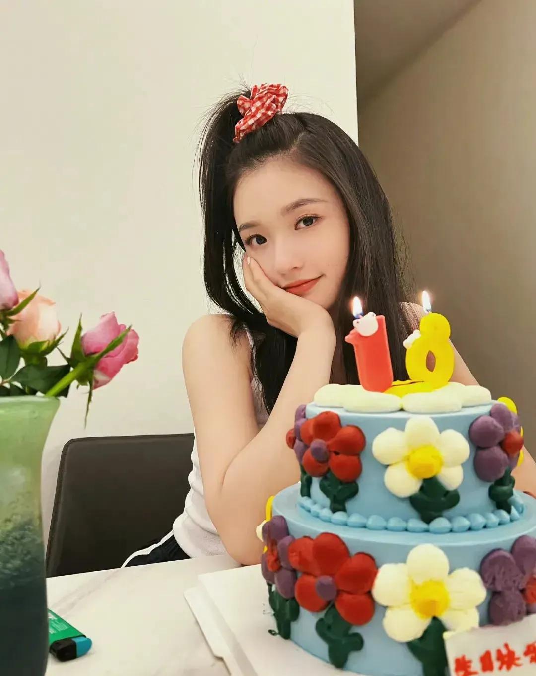 7 female stars celebrate their birthdays: Song Dandan, Ni Ni simple ...