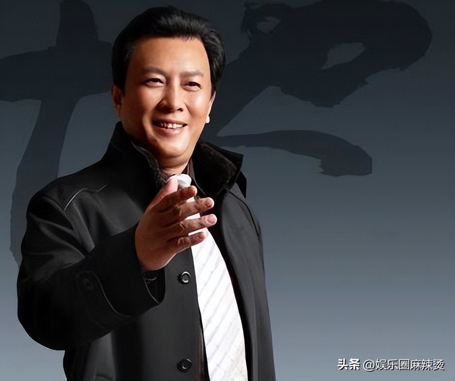 The 70 Year Old Actor Tang Guoqiang Rarely Appeared And Was Served By A Special Person To Hold