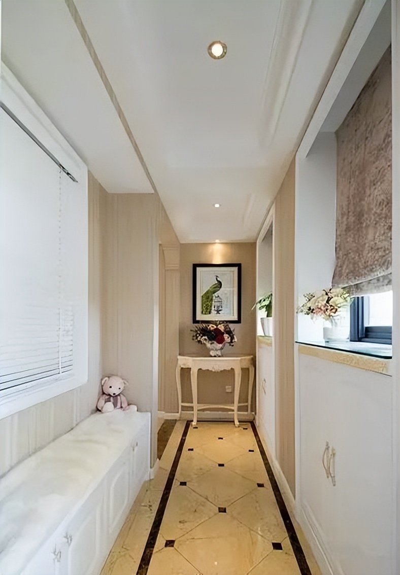 Entrance decoration case full of style - iNEWS