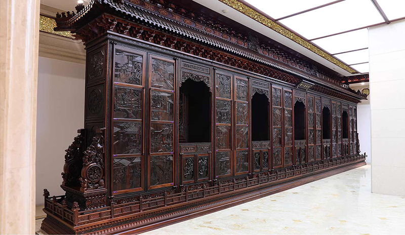 Fusion of classical mahogany furniture and ancient architecture - iMedia