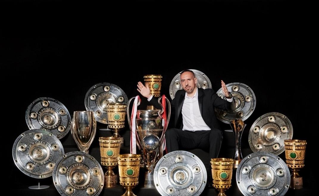 Goodbye Scarman!Ribery officially announced his retirement at the age ...