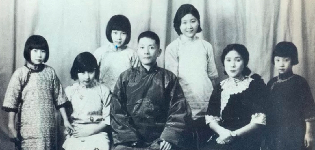 Qian Xuesen was not married at the age of 36. His god-sister introduced ...