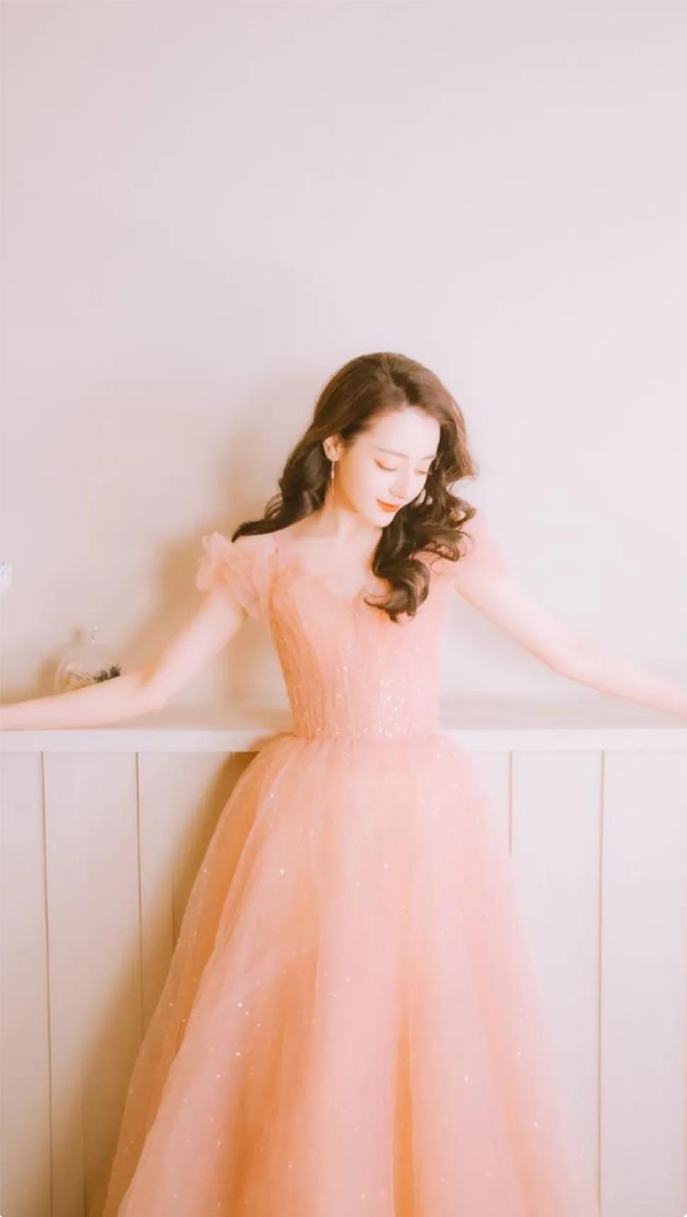 Dilireba wallpaper: The smile is so contagious, it makes people excited ...