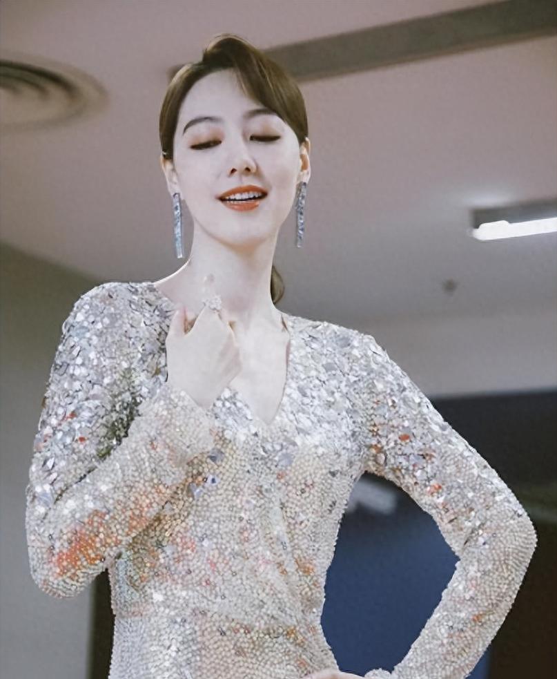 The most beautiful host of CCTV was "fired" just because her private life was chaotic and Wang ...