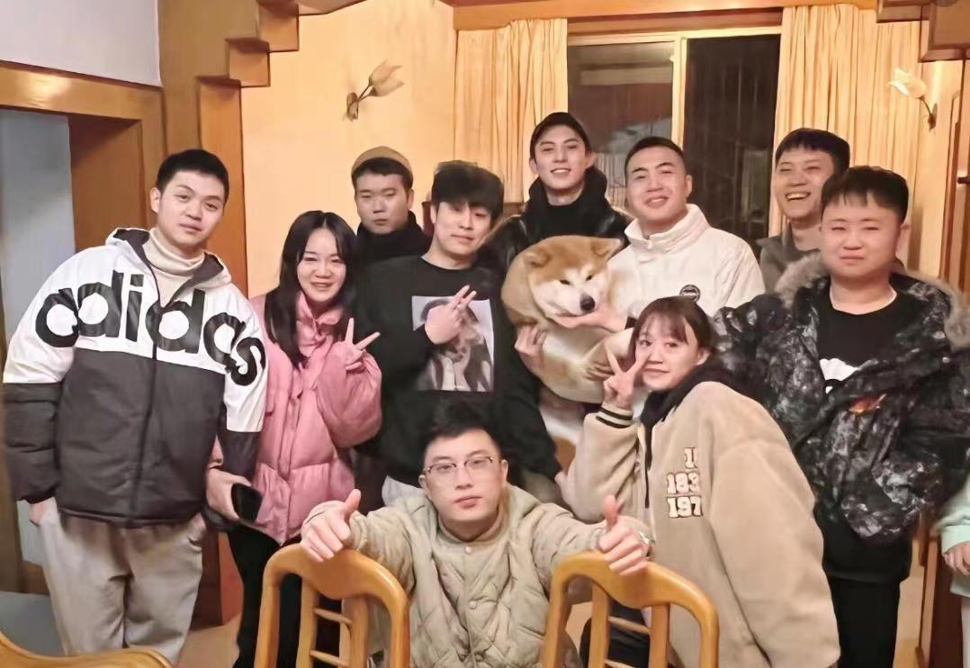 Wang Hedi is going to be a father?Standing next to the beautiful woman ...