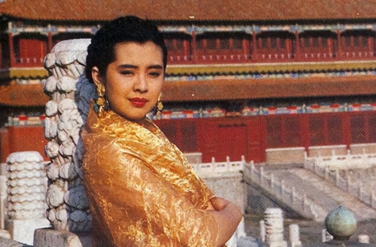 Qu Ying: Many years ago, it was just a group performer next to Wang ...