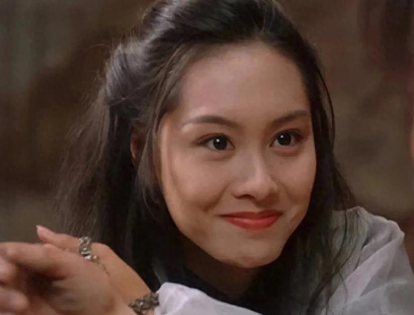 These actresses are only 1.5 meters tall? If you're not tall enough ...