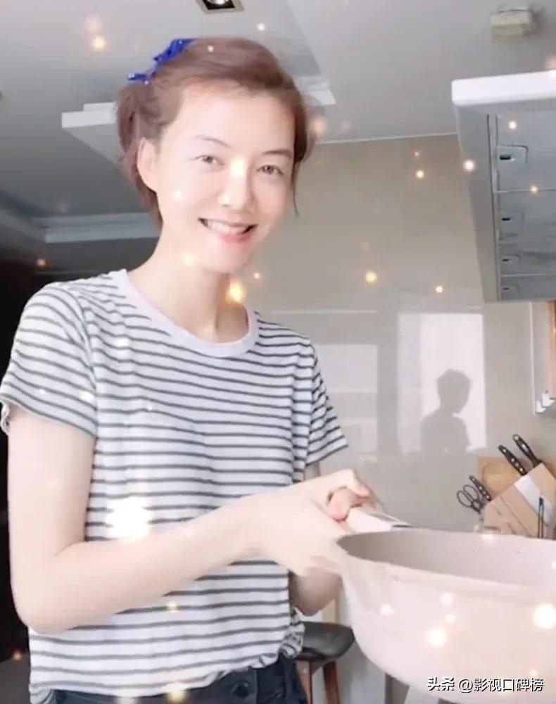 The 40-year-old Che Xiao has a slim body and plays barefoot on the ...