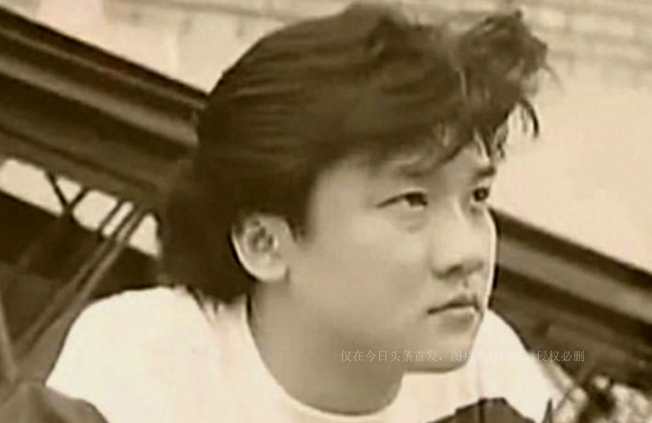 Actor Huang Zhizhong abandoned his first wife of 13 years and fell in ...