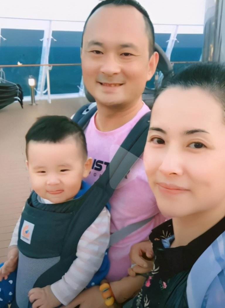 Married at the age of 41, divorced Tian Liang at the age of 44, what ...