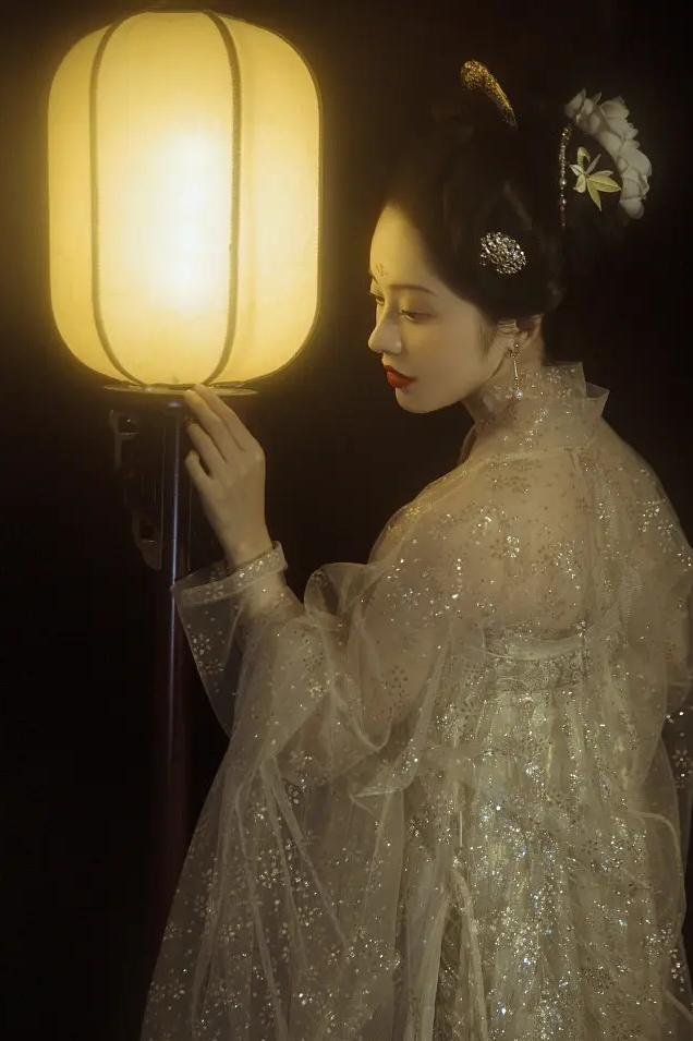 Qinhuai Bayan Gu Hengbo: Excellent talent and beauty, the song "Yu ...