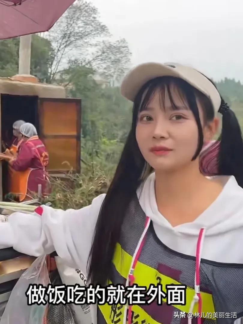 A beautiful 21-year-old girl trekked 3,000 kilometers from Wenzhou to ...