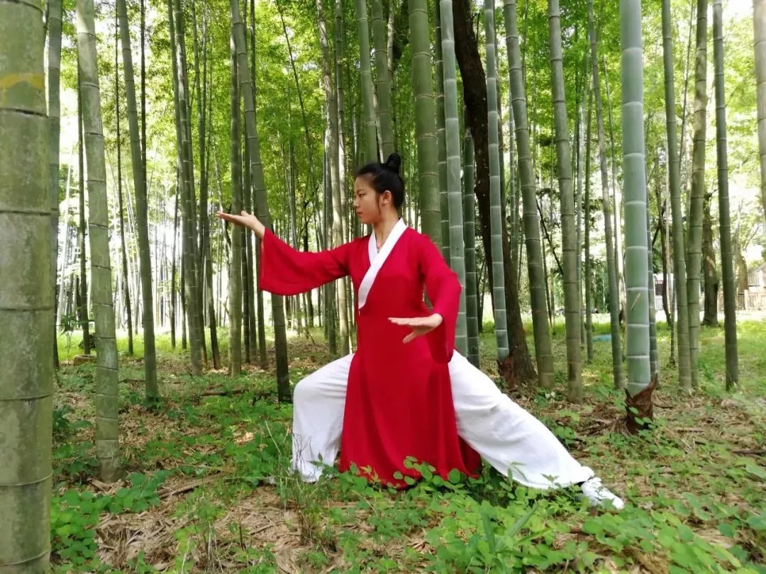 The sensation of Tai Chi "finger contraction" and "palm suction and ...