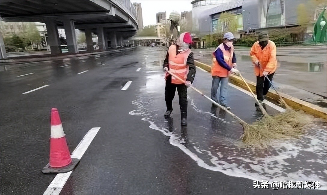 Why do you have to clean the streets when it rains?Here comes the ...