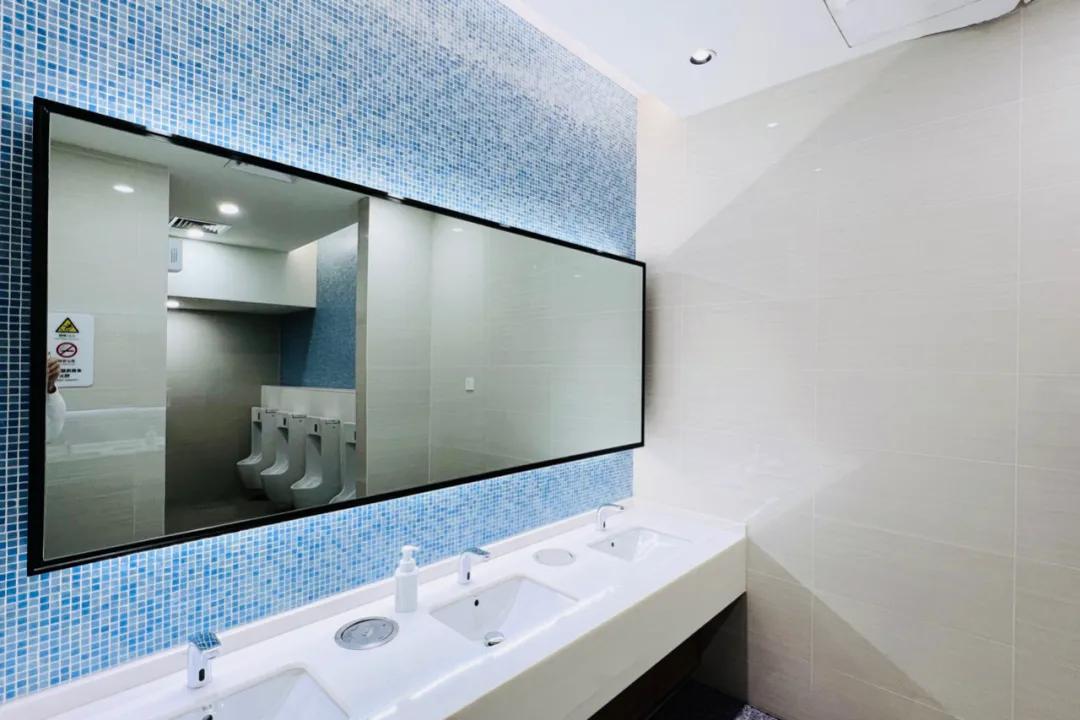 LaLaport Shanghai Golden Bridge - iNEWS