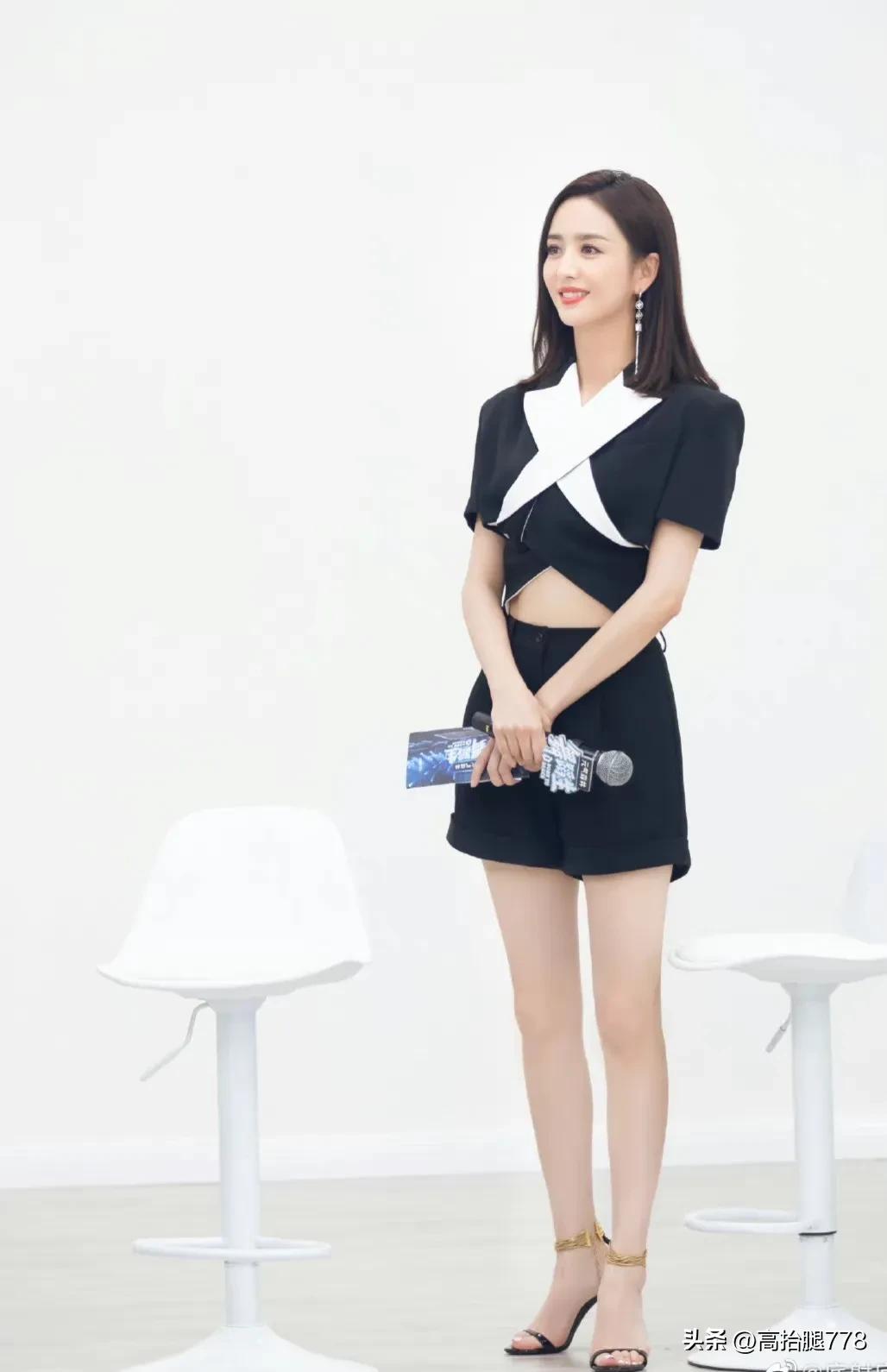 Middle-aged star goddess beautiful feet high-heeled photo—Tong Liya - iNEWS