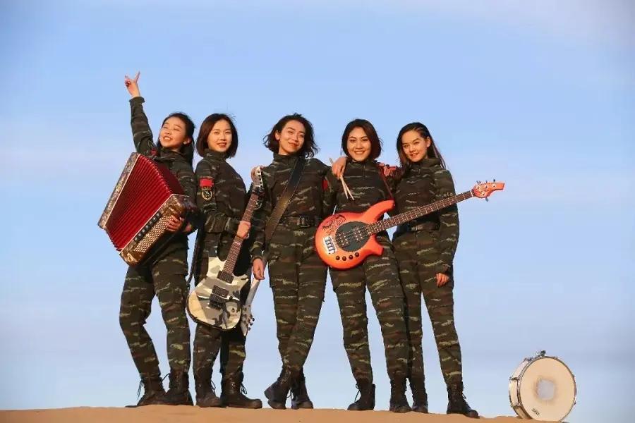 The most familiar stranger: Where is Li Qiong who sang "Eighteen Bends ...