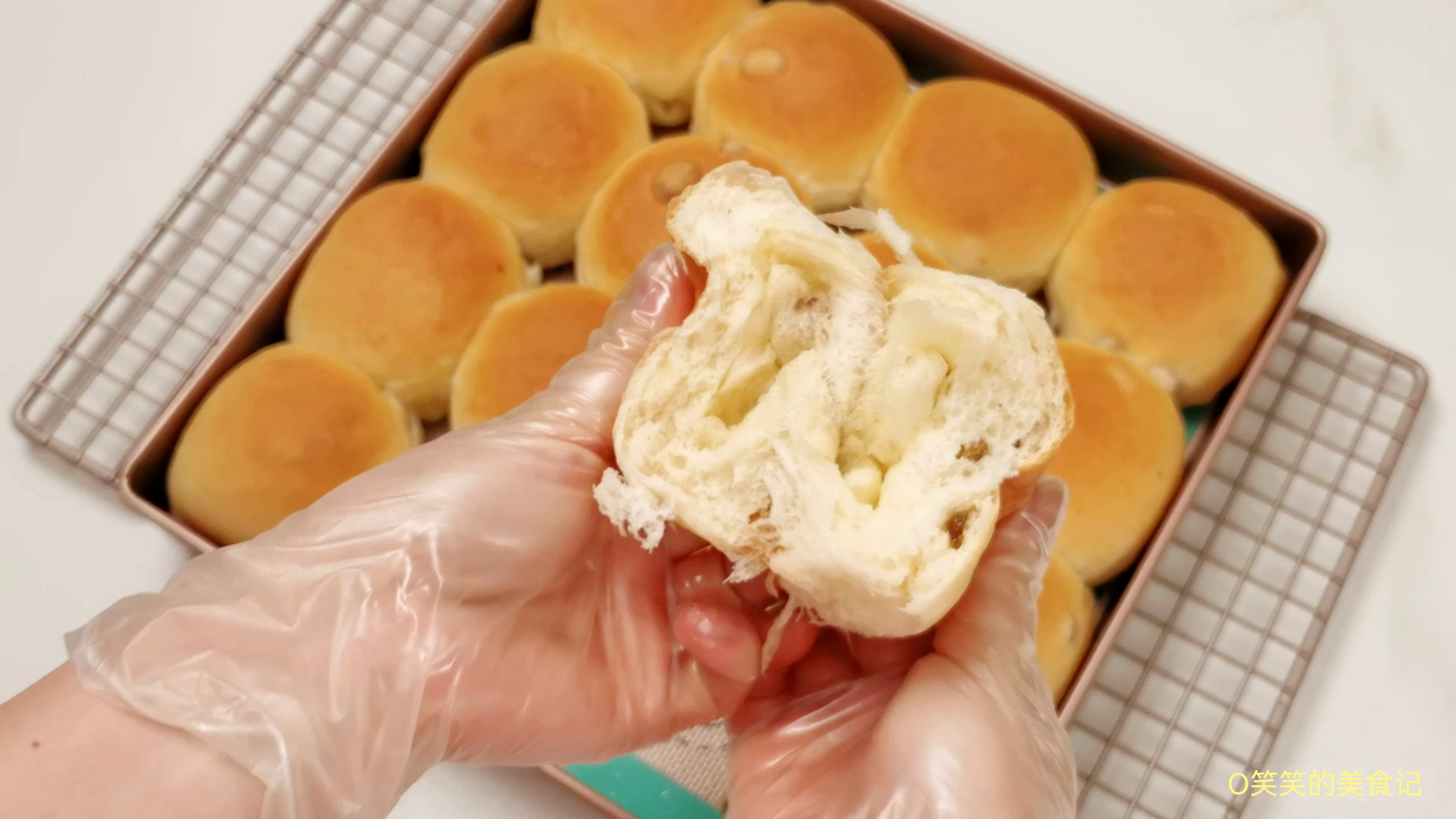 Butter raisin buns - fragrant, soft and sweet, praise~ - iNEWS