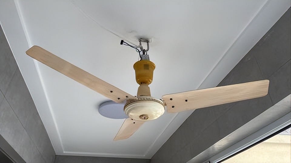 Why did the once-popular "ceiling fan" "disappear"? Sure enough, they ...