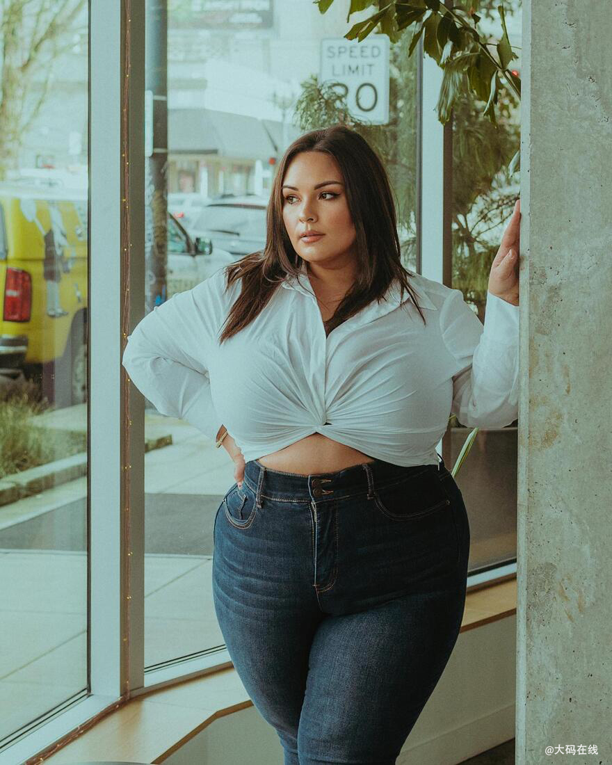 American Plus Size Model Nicole Denise Johansson (Nicole Denise ...