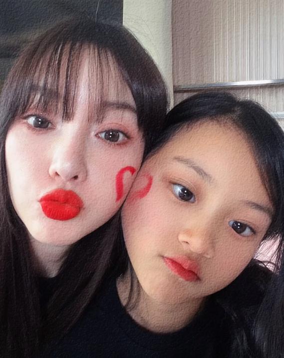 Li Xiaolu and Tian Xinxiu "Love", Jia Nailiang followed with the same style, netizens: I smell ...