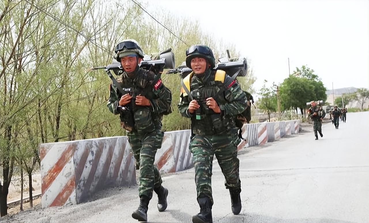 What are the advantages of "commissioned officers' school" in the army ...