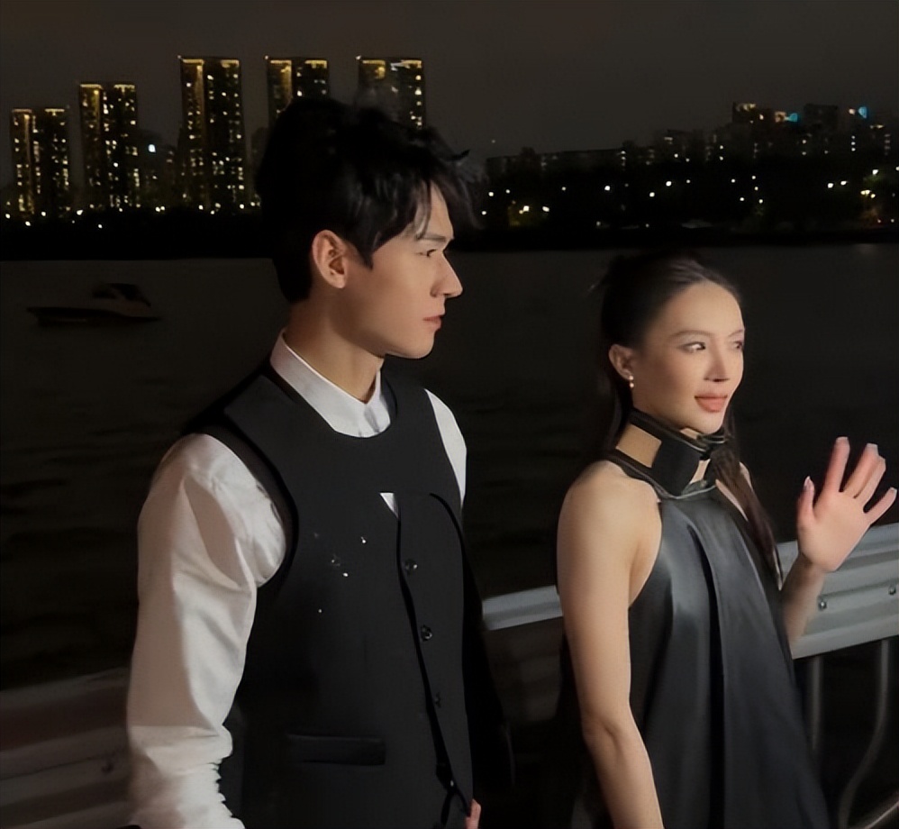 Gong Jun and Jin Chen gather at the Korean show, they can be called golden boys and girls, and ...