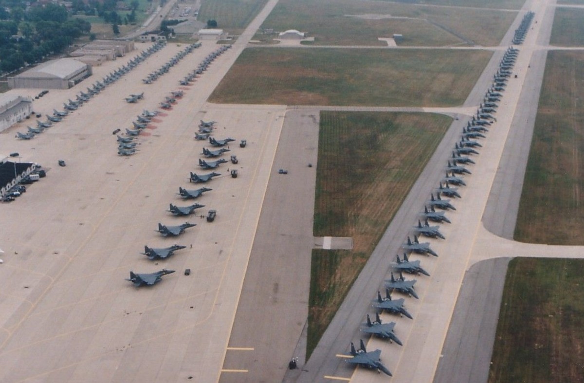 Faced with the saturation attack of the PLA, the front-line airports of ...