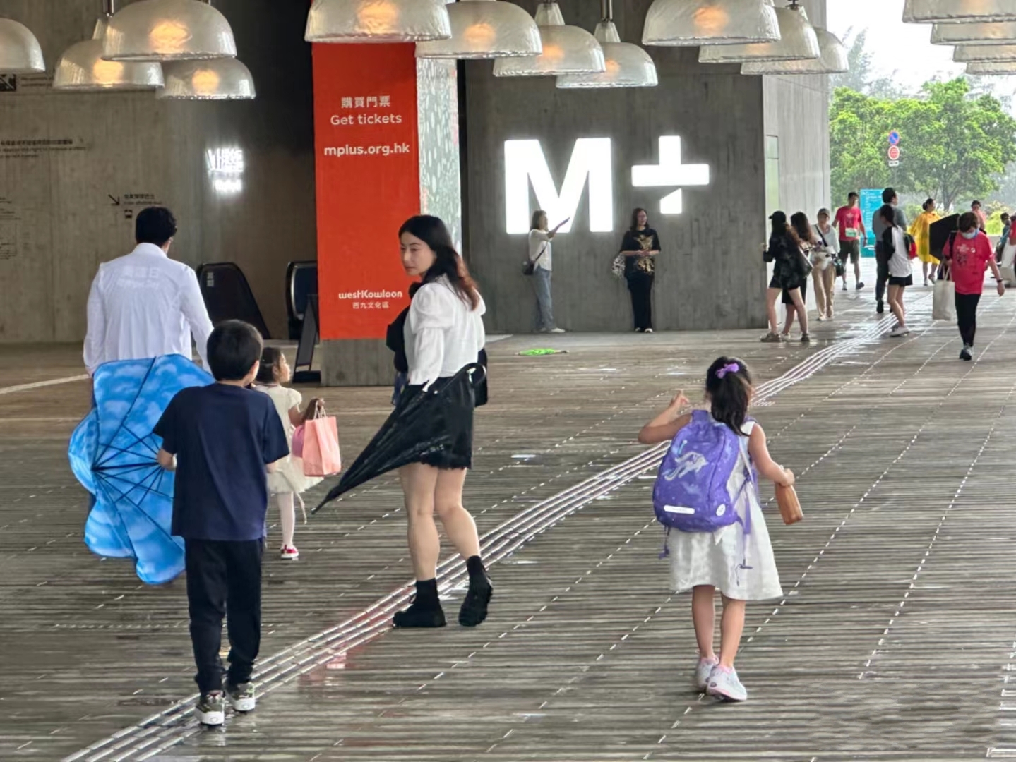 The three brothers and sisters of Huo Zhongxi accompanied their father ...