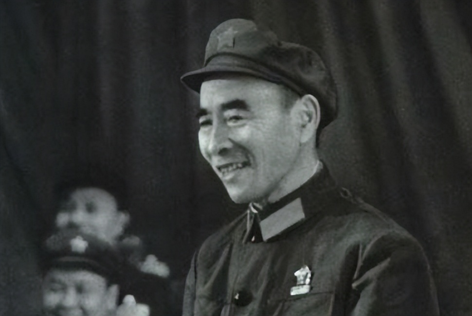 Lin Biao seldom greeted people when he met, but he always made an ...